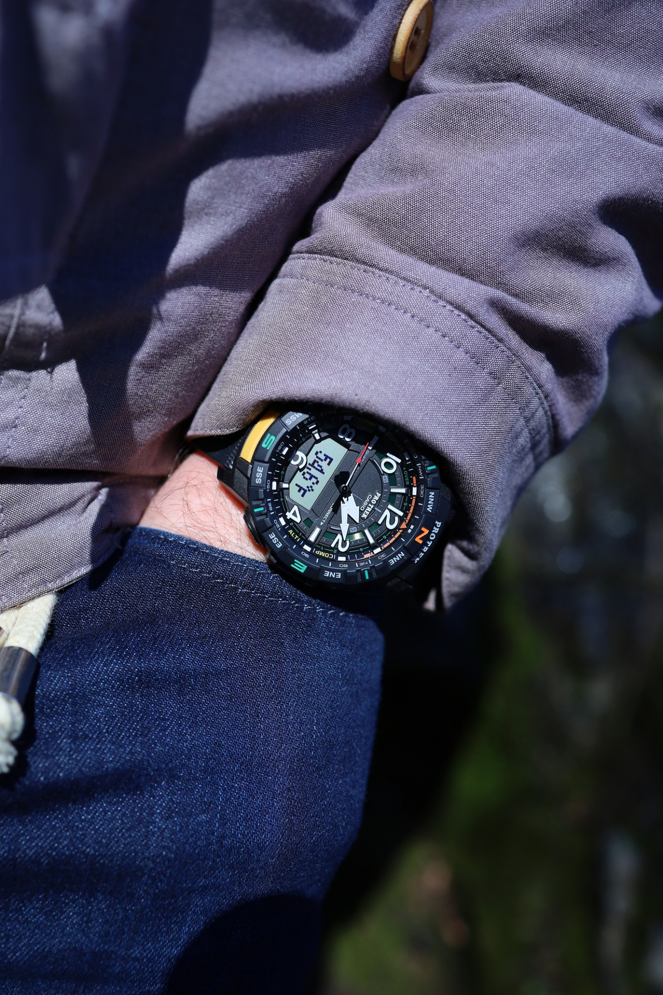 Review: Casio Pro Trek PRT-B50 | Professional Watches